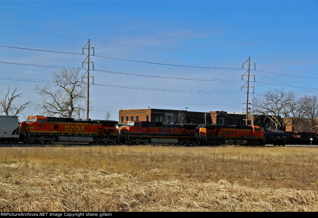 BNSF 6212 leads the Madgal.